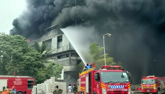 Massive fire destroys textile factory in Karachi’s Landhi Zone ...