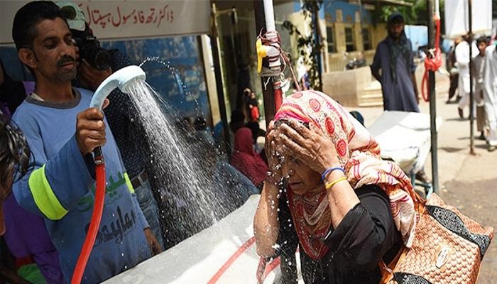 Heatwave grips Pakistan as temperatures soar across regions | Pakistan ...